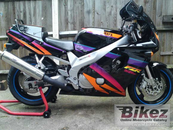 Yamaha FZR 600 R gallery